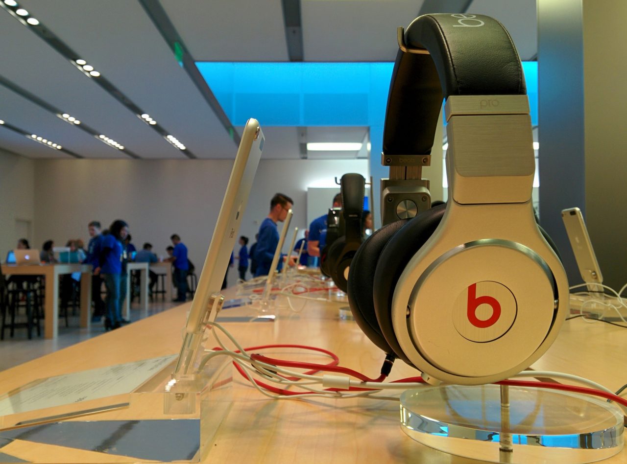 Apple、全く新しいデザインのヘッドフォン発表へ